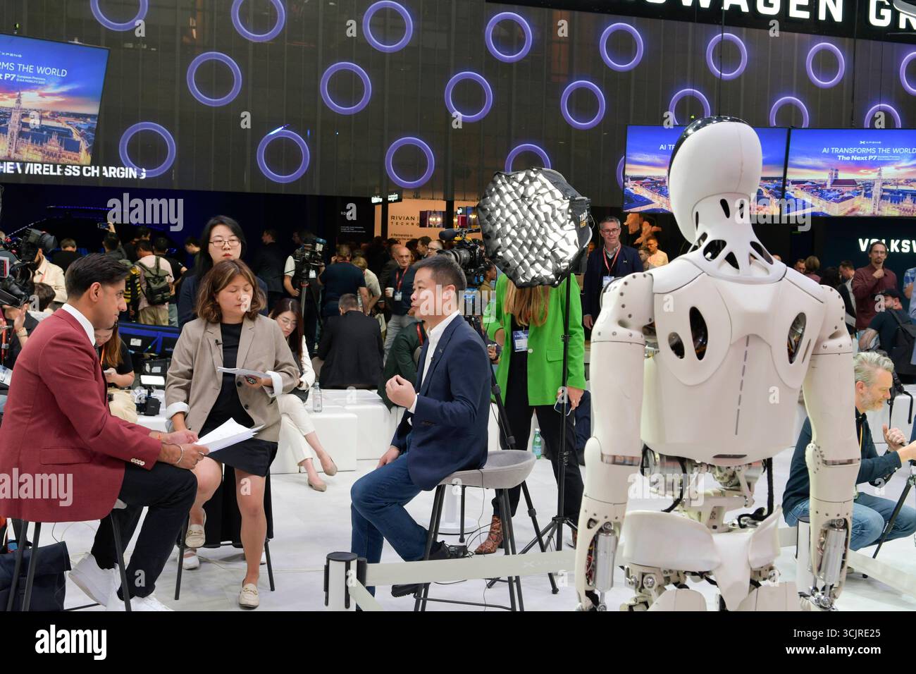 CEO von XPeng He Xiaopeng im Interview auf IAA Mobility CEO von XPeng ...