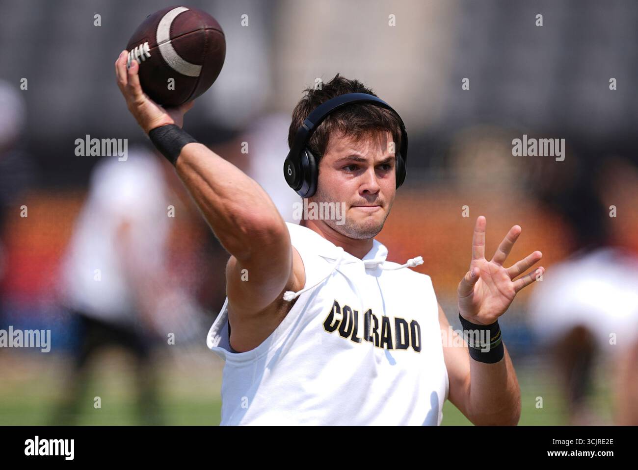 Colorado quarterback Ryan Staub warms up before an NCAA college ...