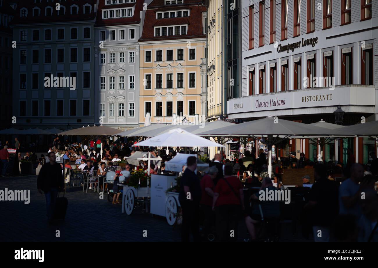 08 September 2025, Saxony, Dresden: People are out and about in the ...