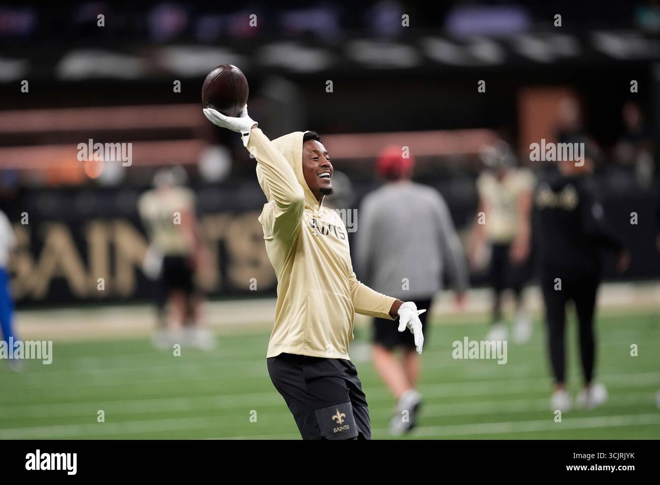 New Orleans Saints cornerback Kool-Aid McKinstry warms up before an NFL ...