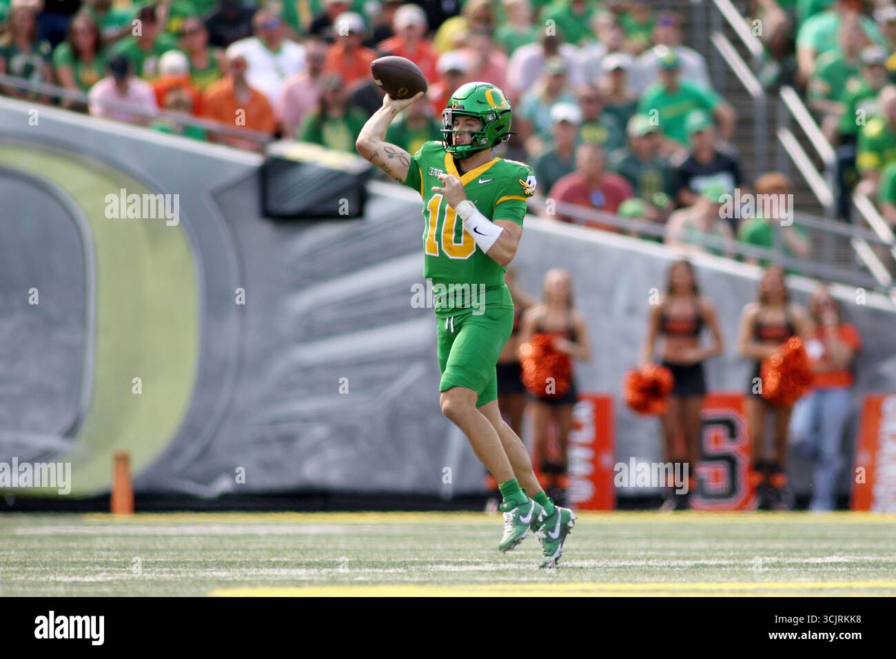 Oregon backup quarterback Luke Moga (10) looks to pass during the ...