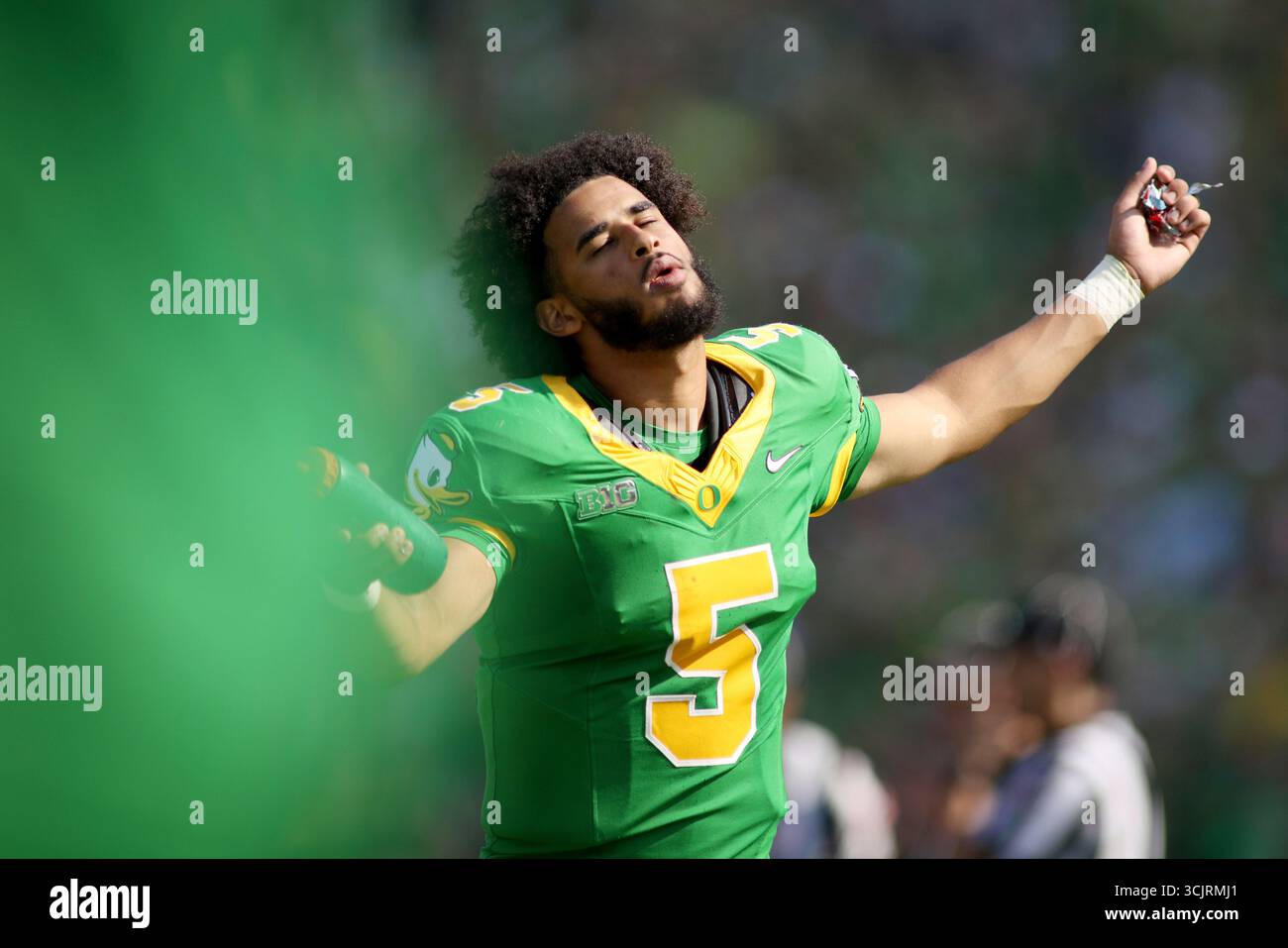 Oregon quarterback Dante Moore (5) dances to "Shout" during the second ...