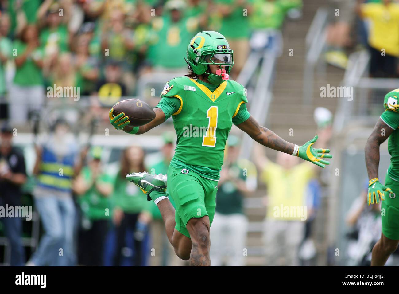 Oregon wide receiver Dakorien Moore (1) celebrates a touchdown during ...