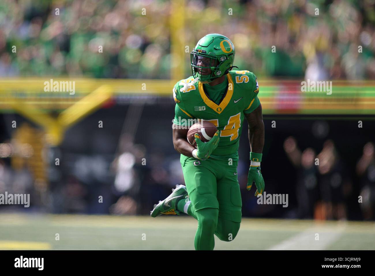 Oregon linebacker Jerry Mixon (54) runs an interception for a touchdown ...
