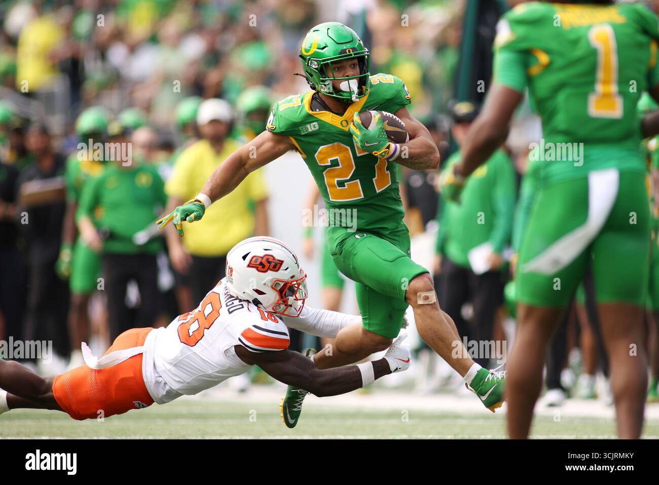 Oregon running back Jayden Limar (27) attempts to break a tackle by ...