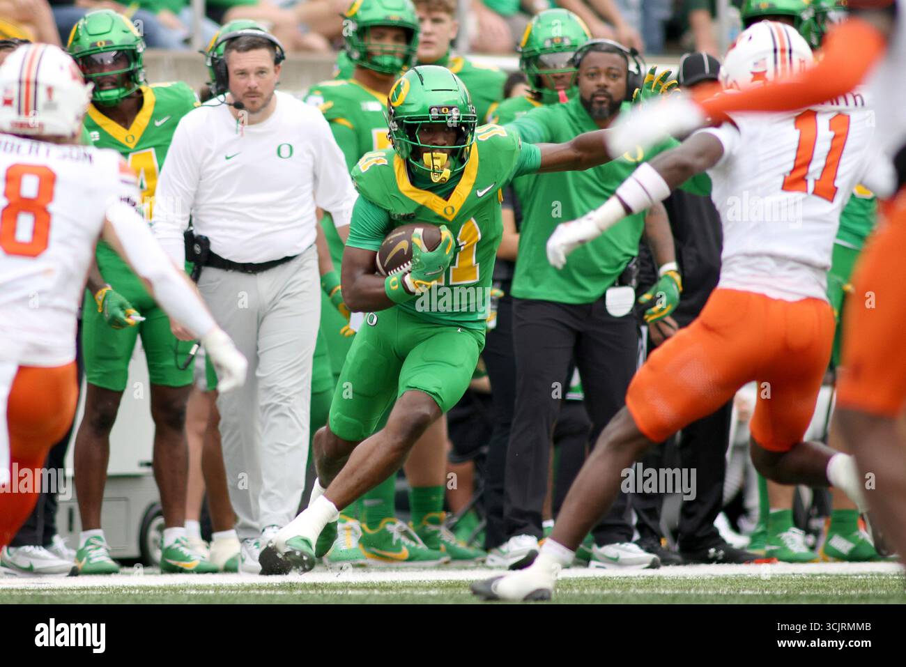 Oregon wide receiver Jeremiah McClellan (11) runs the ball during the ...
