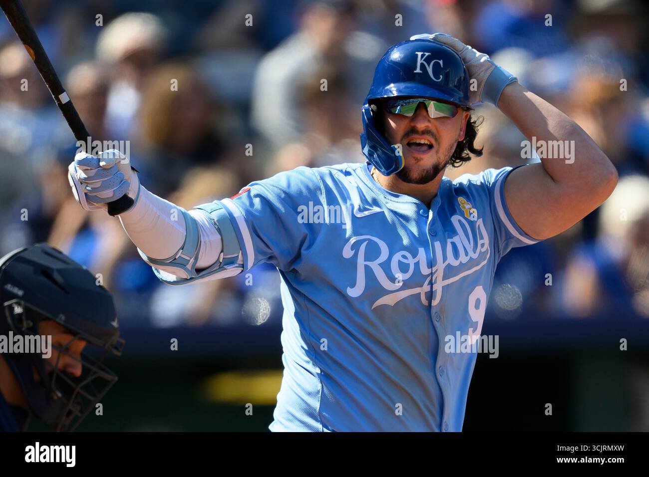 Kansas City Royals' Vinnie Pasquantino strikes out against the ...