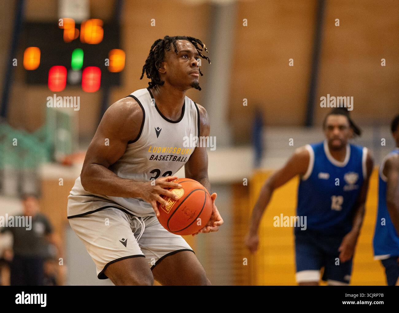 Keeshawn Kellman (MHP RIESEN Ludwigsburg, #32), beim Wurf, GER, MHP RIESEN Ludwigsburg vs. MLP ...