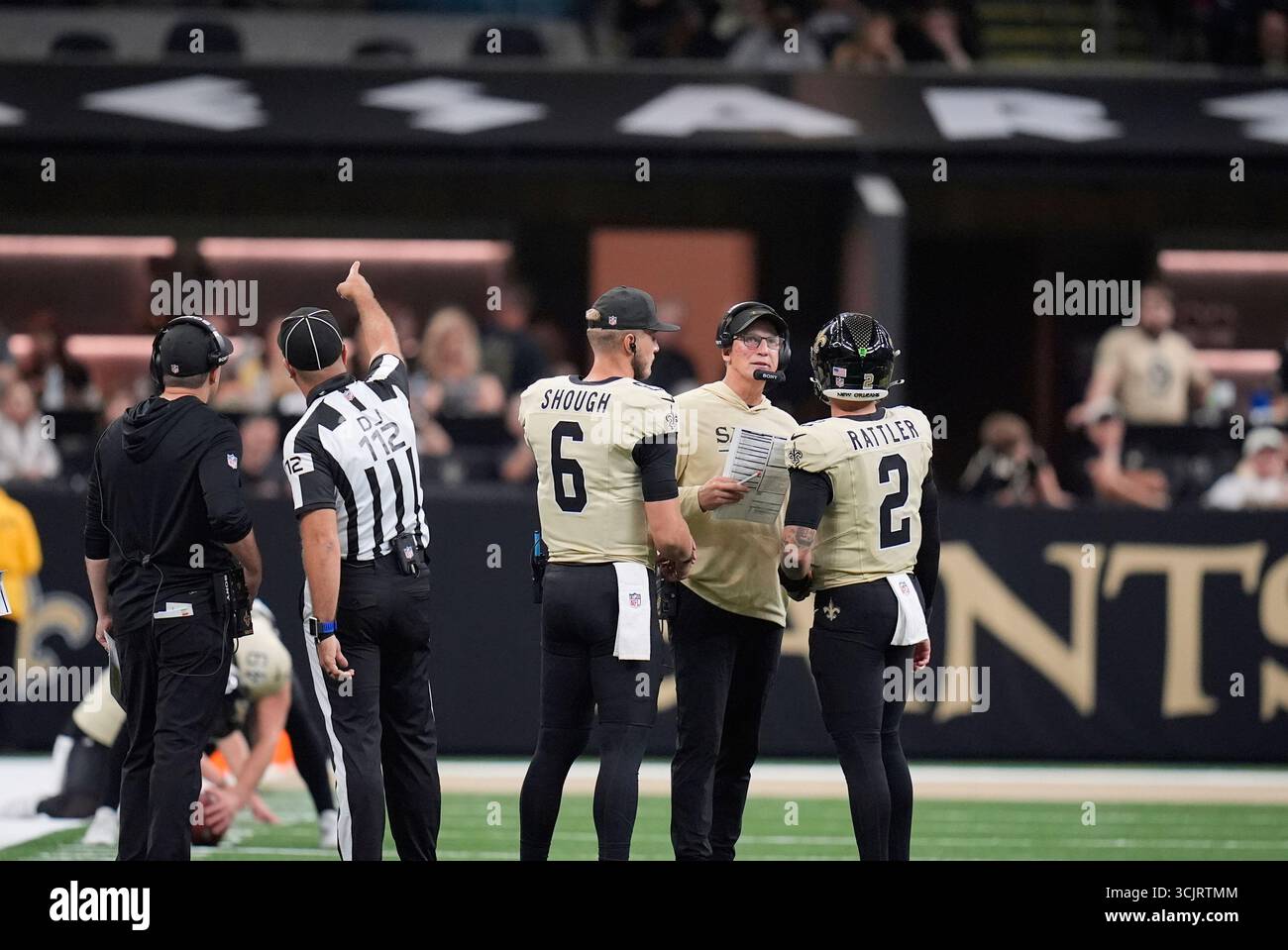 New Orleans Saints offensive coordinator Doug Nussmeier talks to ...