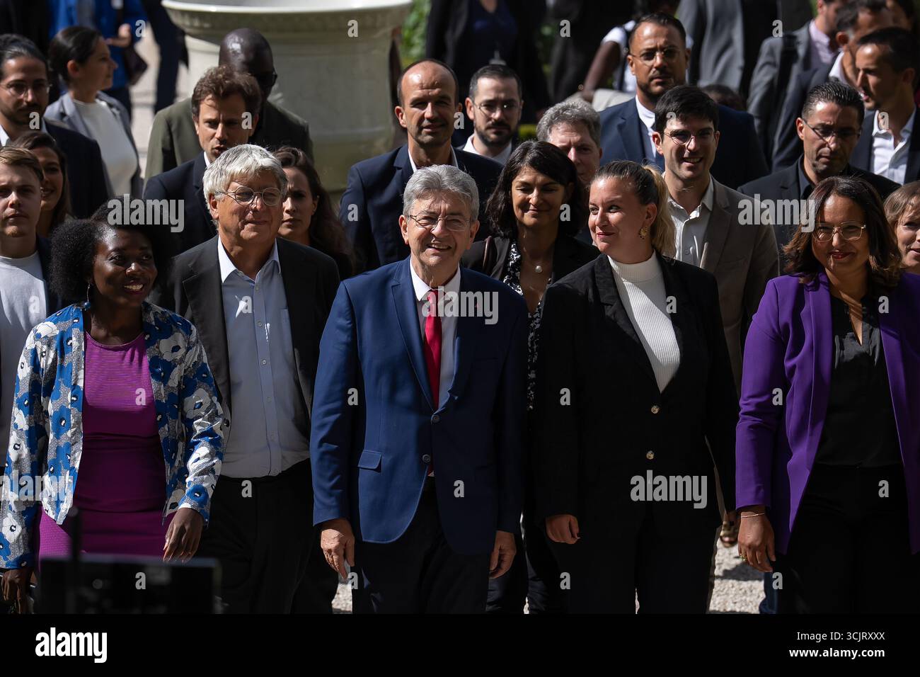 (250908) -- PARIS Sept. 8, 2025 (Xinhua) -- Jean-Luc Melenchon (C front ...