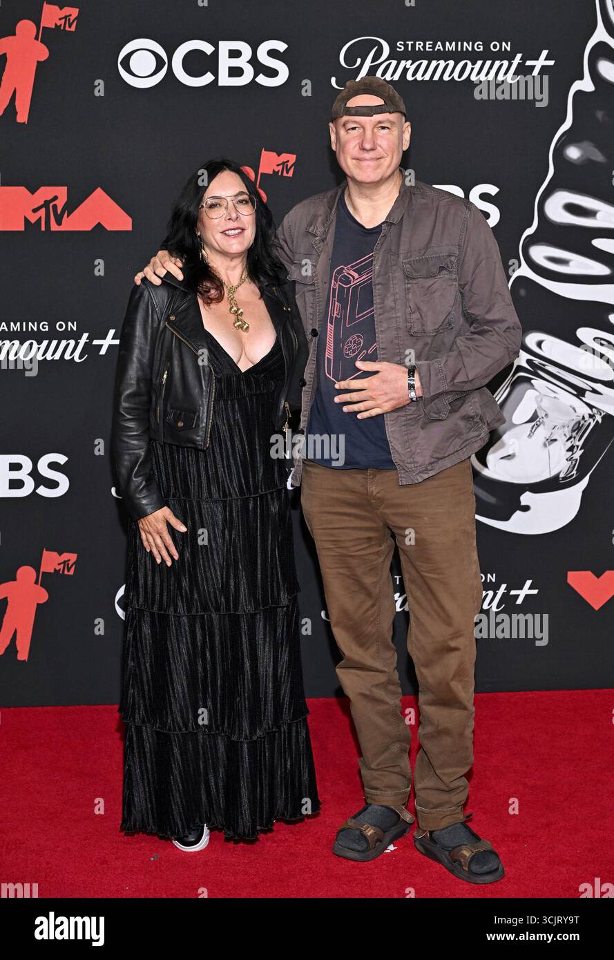 Gregg Alexander, right, and Danielle Brisebois arrive at the MTV Video ...