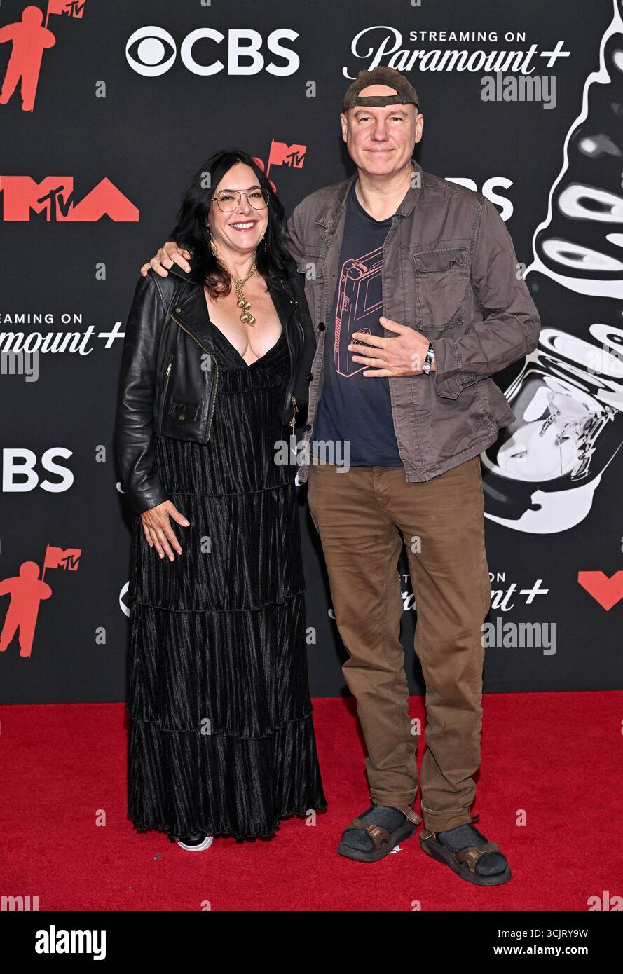 Gregg Alexander, right, and Danielle Brisebois arrive at the MTV Video ...