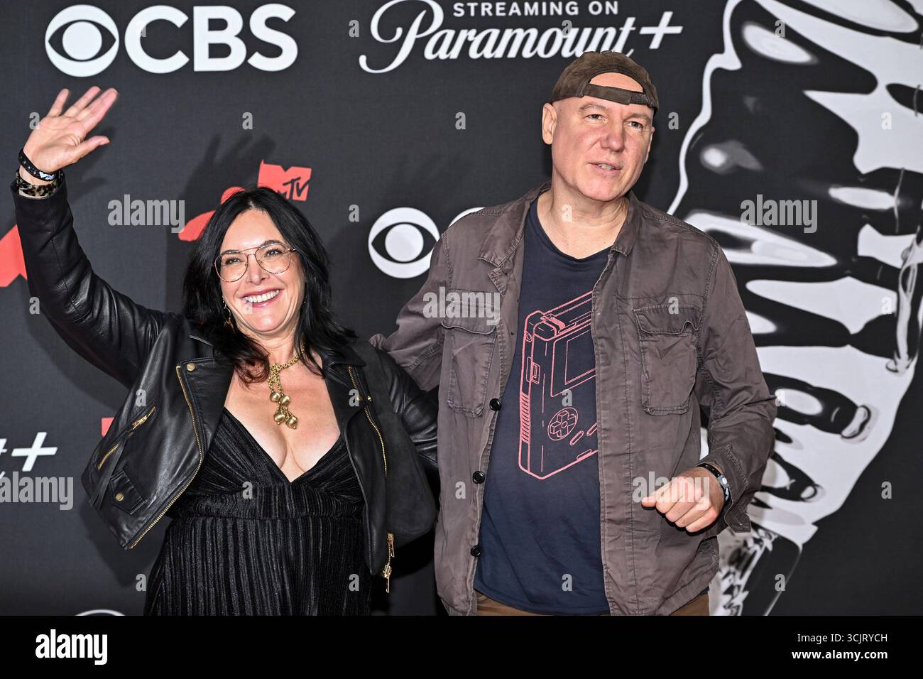 Gregg Alexander, right, and Danielle Brisebois arrive at the MTV Video ...