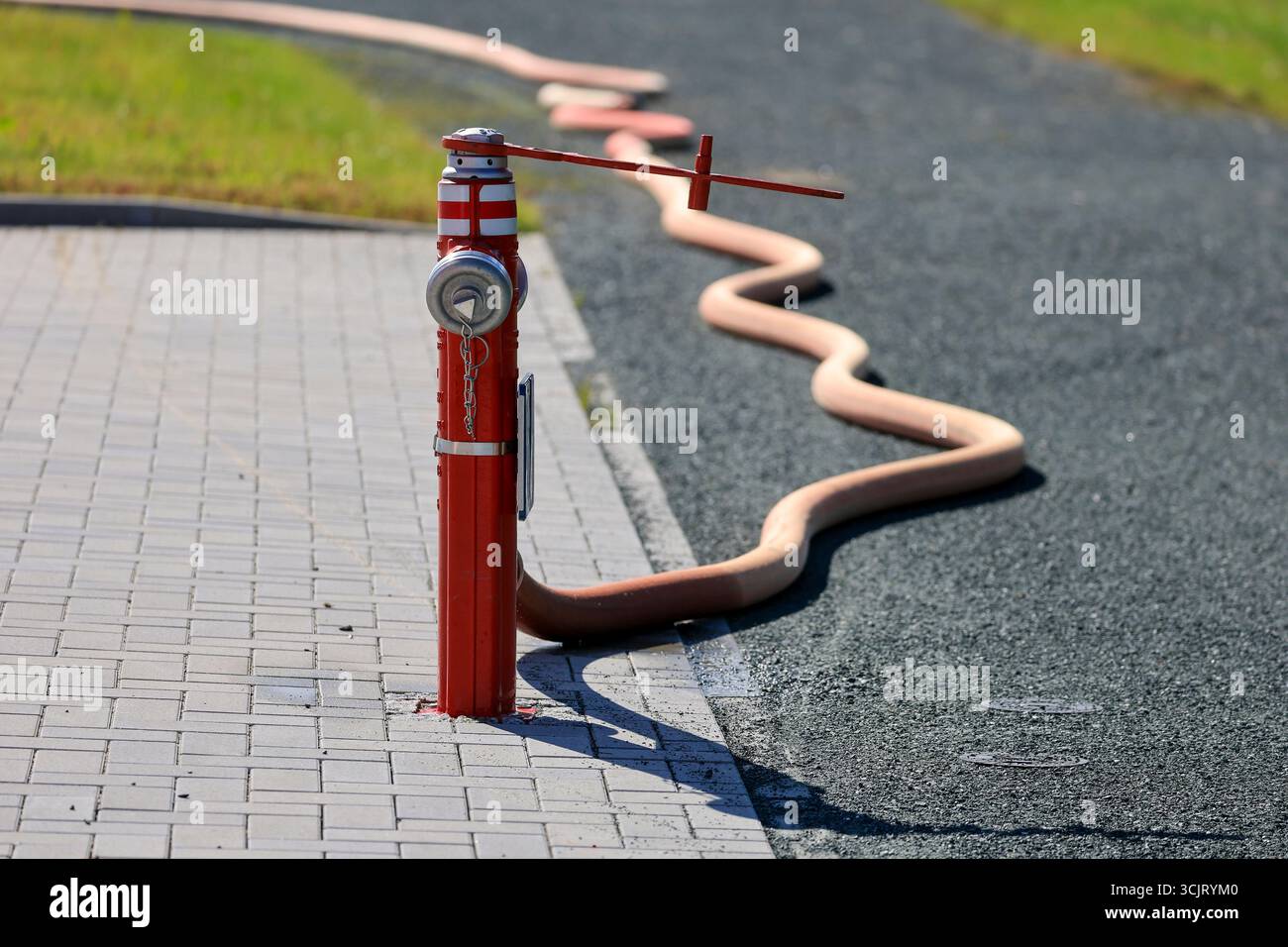 Treuen, Germany. 08th Sep, 2025. A fire hose is connected to a hydrant ...
