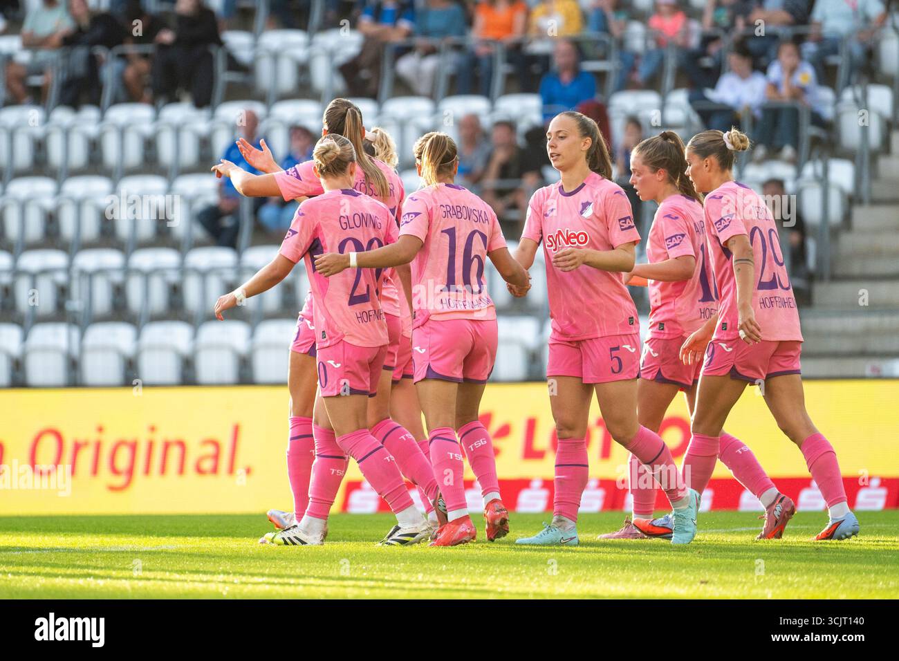 Laura Gloning (TSG Hoffenheim, #20), Dominika Grabowska (TSG Hoffenheim ...