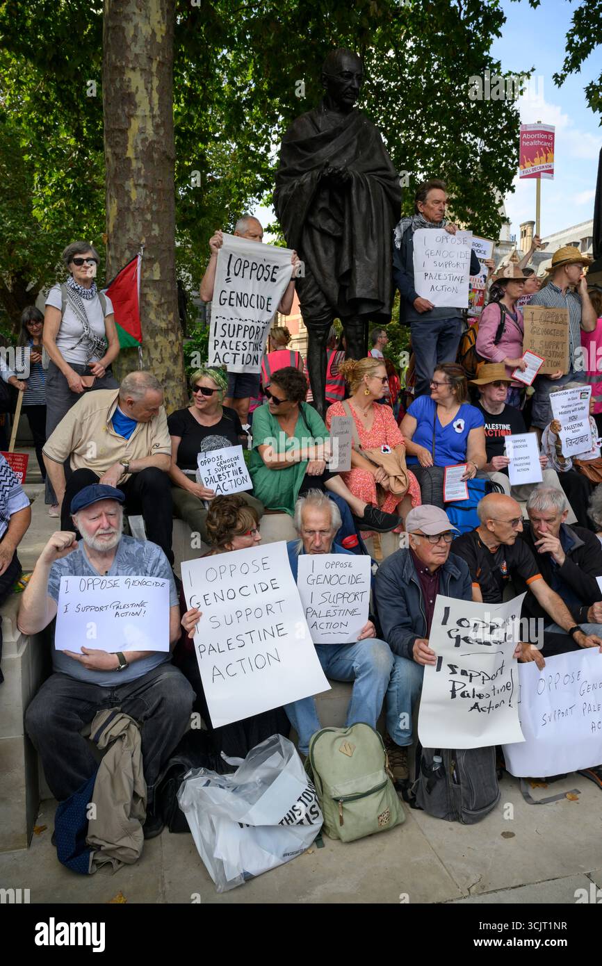 Palestine action protests parliament square hi-res stock photography ...