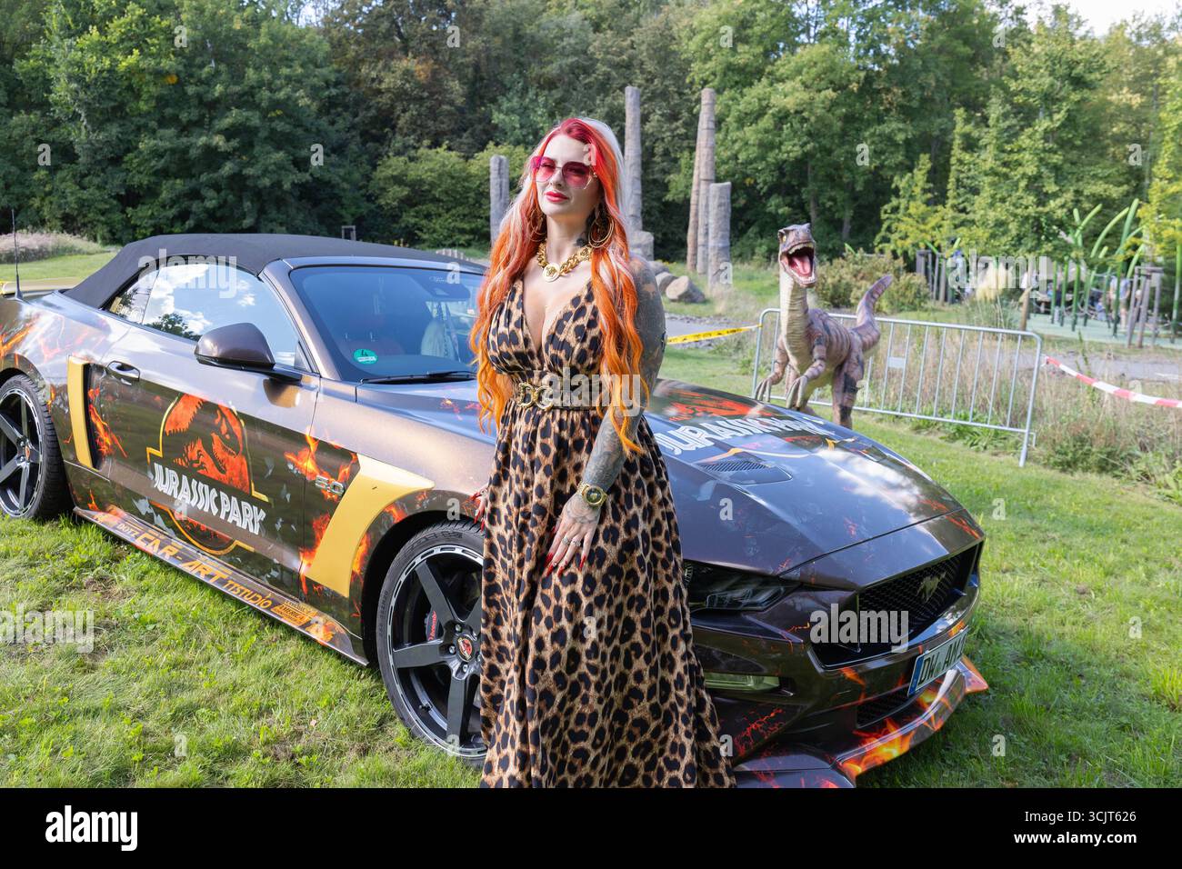 Lyn Künstner und ihr Ford Mustang bei den Jurassic Days im Saurierpark ...