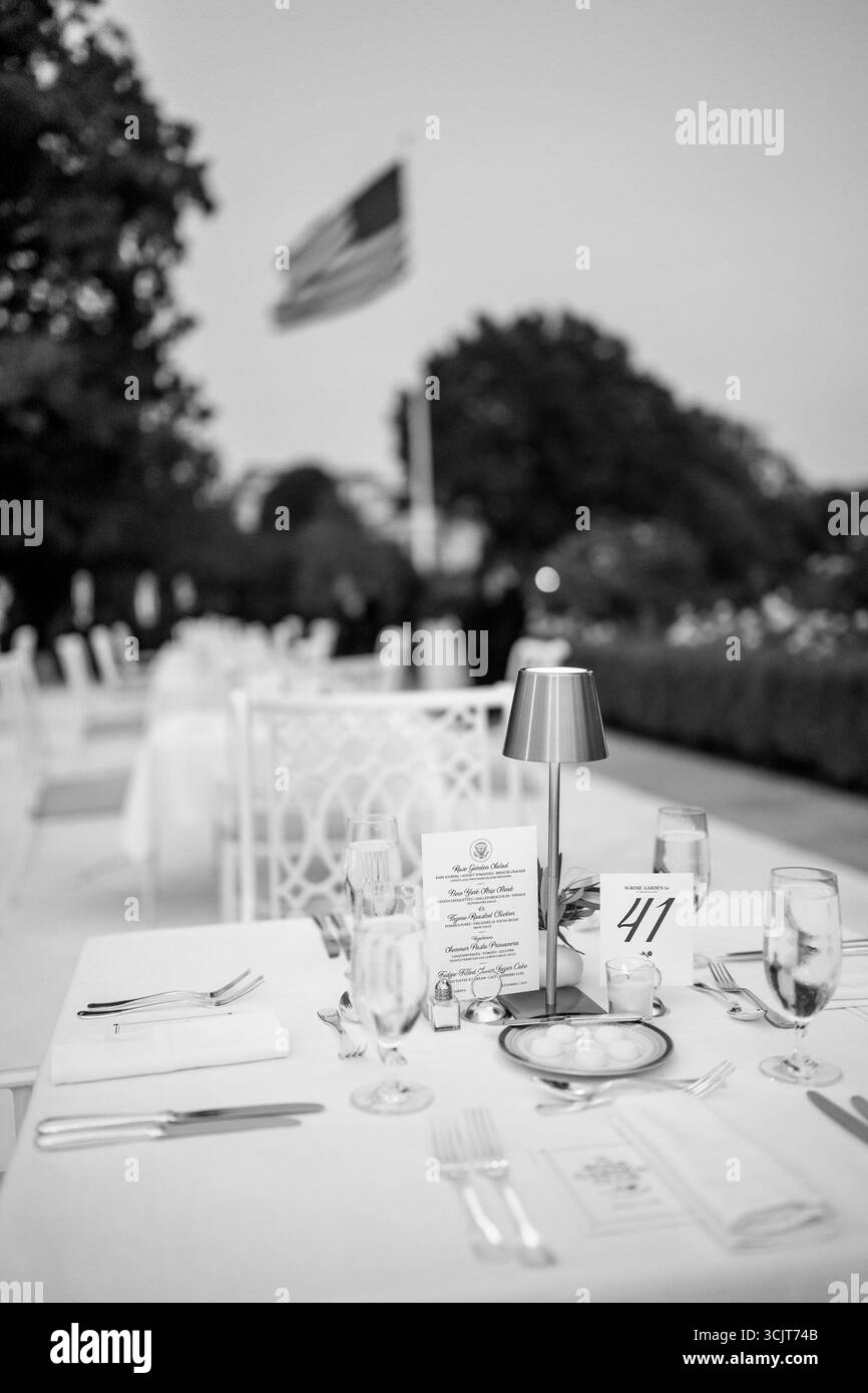 President Donald Trump hosts a dinner in the newly renovated White ...