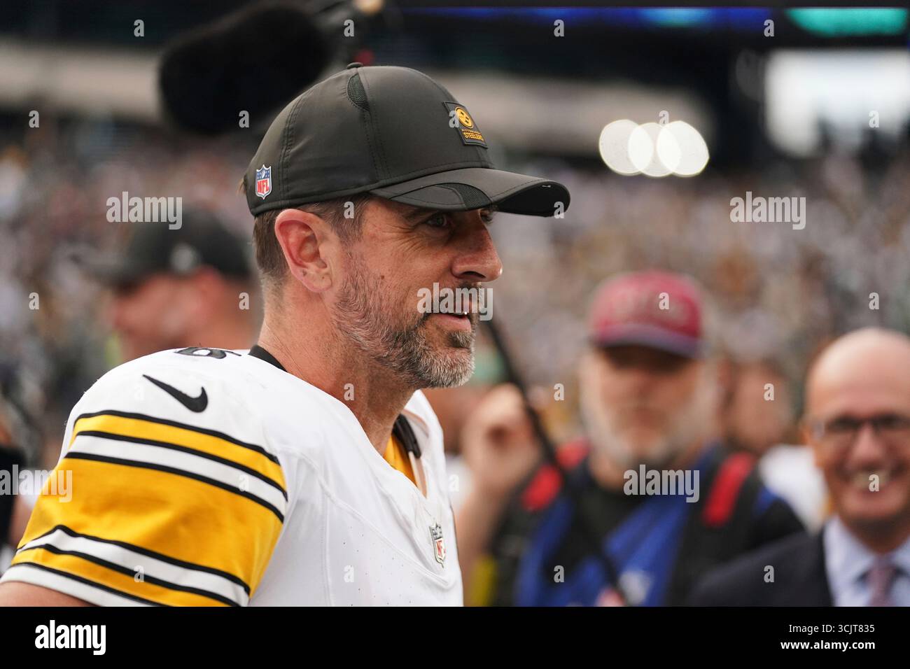 Pittsburgh Steelers quarterback Aaron Rodgers (8) speaks to reporters ...