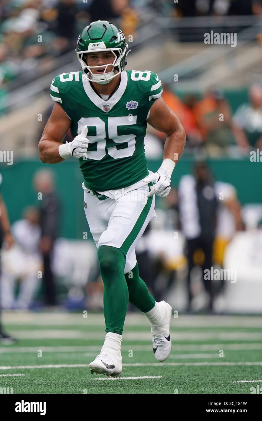 New York Jets tight end Mason Taylor (85) runs during an NFL football ...