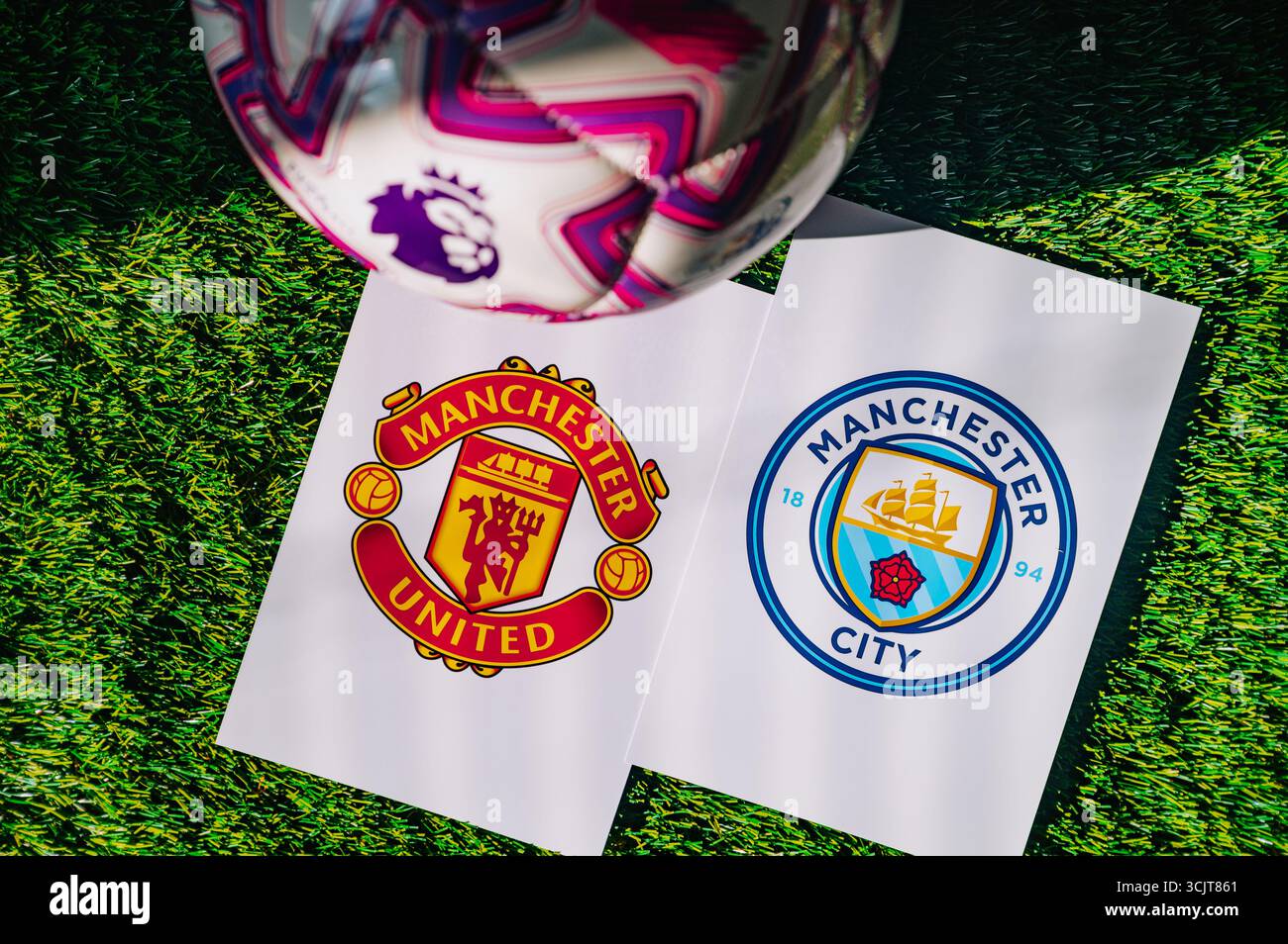 Manchester united badge hi-res stock photography and images - Alamy