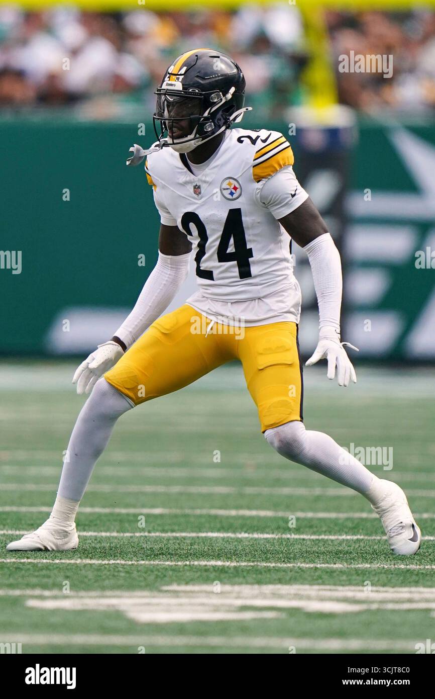 Pittsburgh Steelers cornerback Joey Porter Jr. (24) gets set for the ...