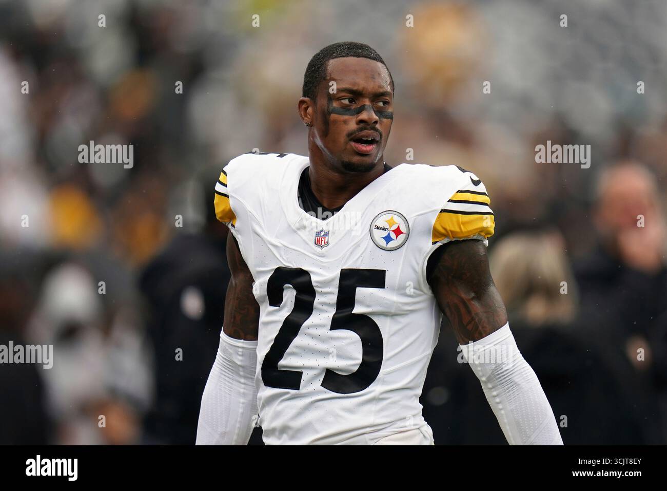 Pittsburgh Steelers safety DeShon Elliott (25) walks on the field ...