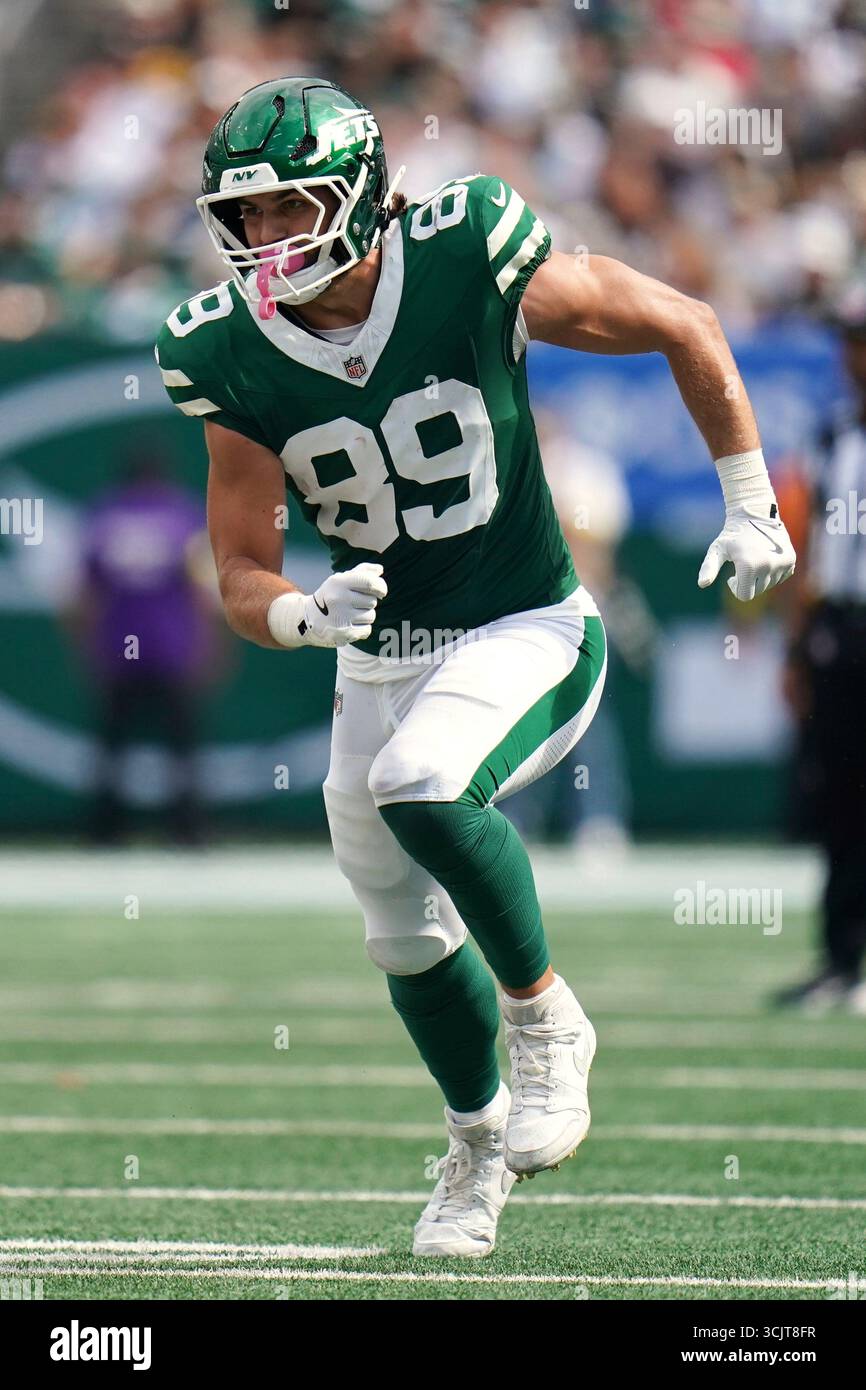 New York Jets tight end Jeremy Ruckert (89) runs down the field during ...