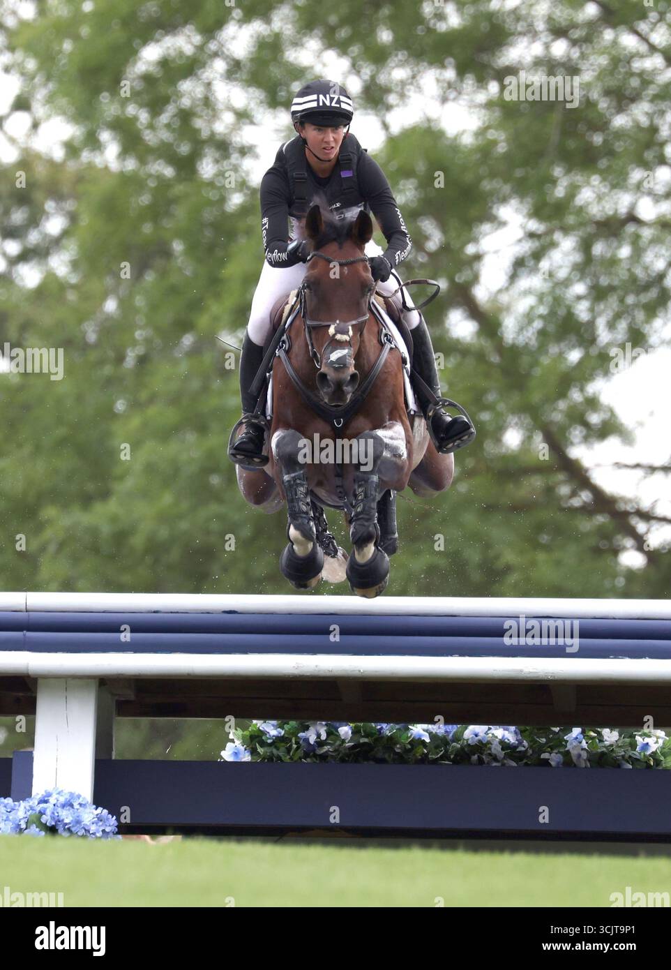 Samantha Lissington onboard Billy Alberto in the cross country ...