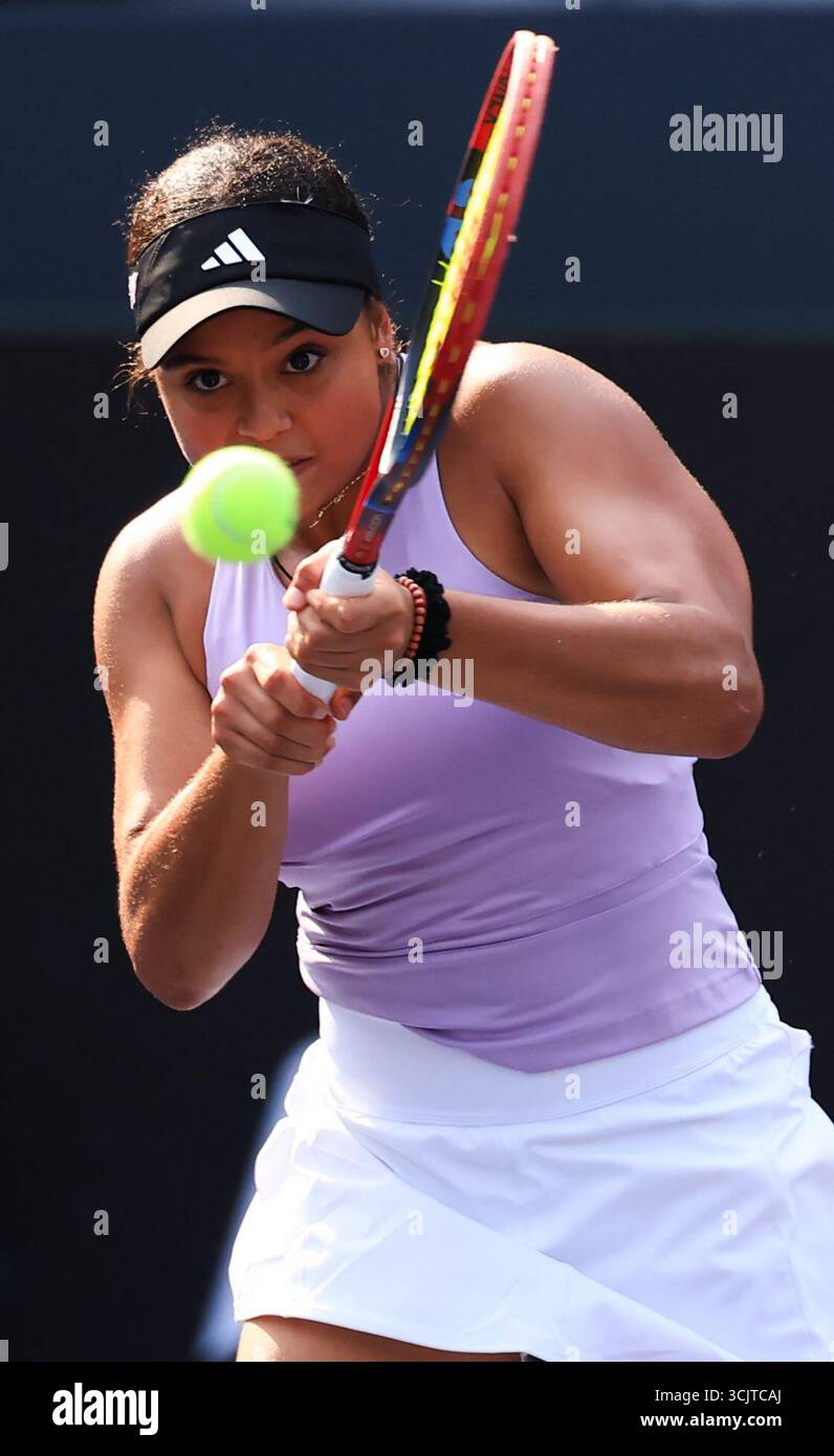 SP - SAO PAULO - 09/08/2025 - SP OPEN WTA 250 - Nauhany Silva during ...