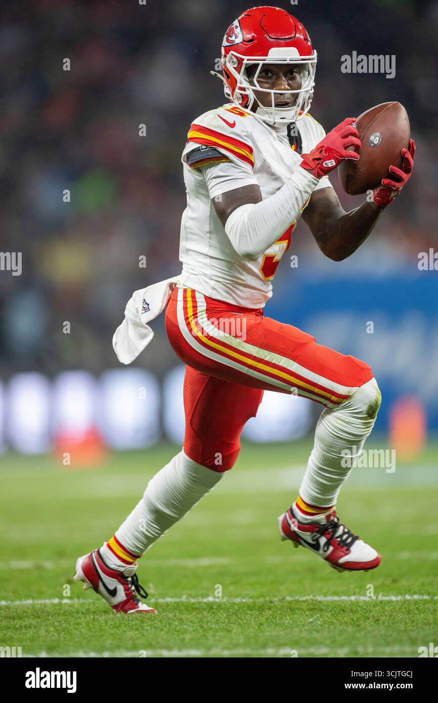 Kansas City Chiefs wide receiver Marquise Hollywood Brown (5) catches a ...