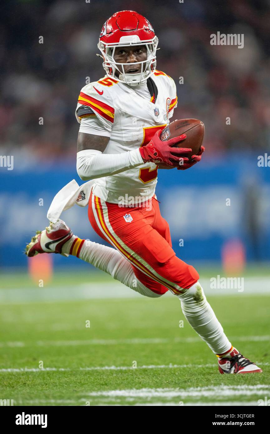 Kansas City Chiefs wide receiver Marquise Hollywood Brown (5) catches a ...
