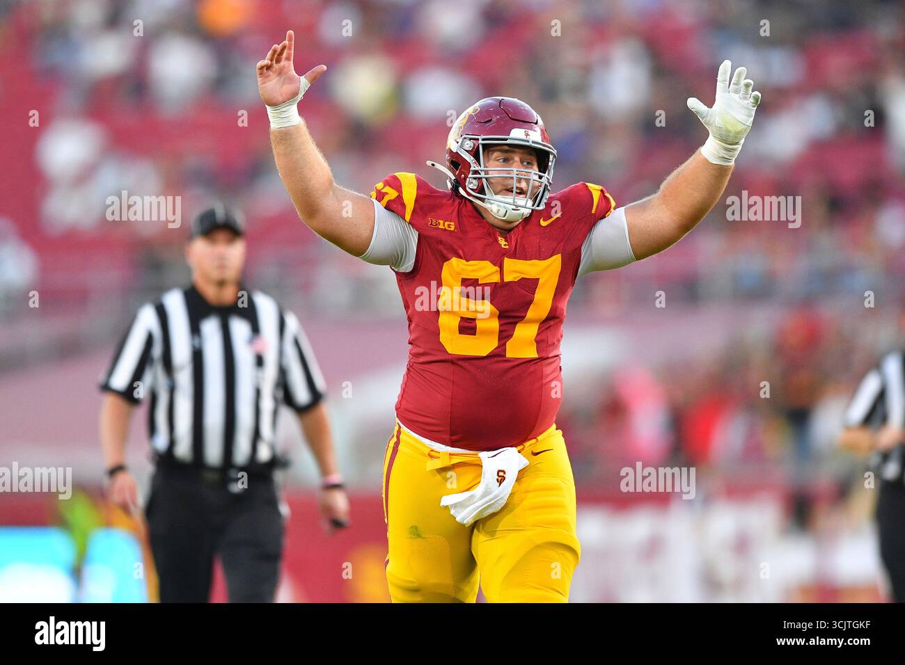 LOS ANGELES, CA - SEPTEMBER 06: USC Trojans offensive lineman Kilian O ...