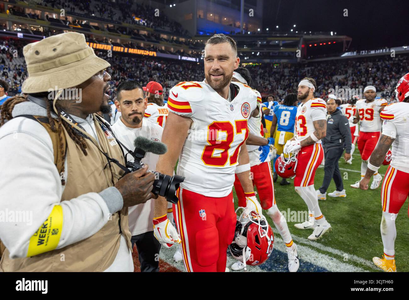Kansas City Chiefs tight end Travis Kelce (87) speaks to NFL legend ...