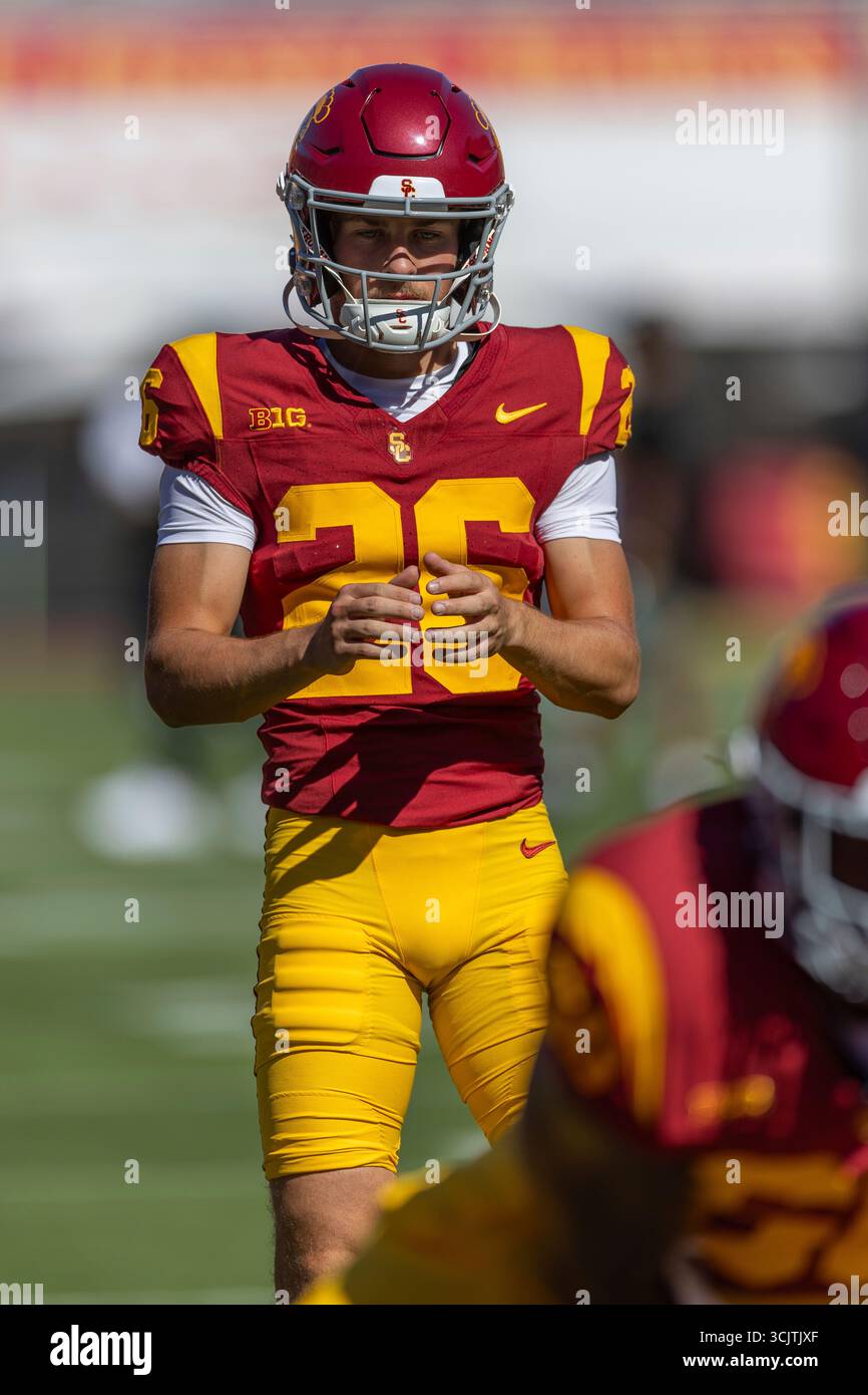 LOS ANGELES, CA - SEPTEMBER 06: USC Trojans quarterback Dylan Gebbia ...
