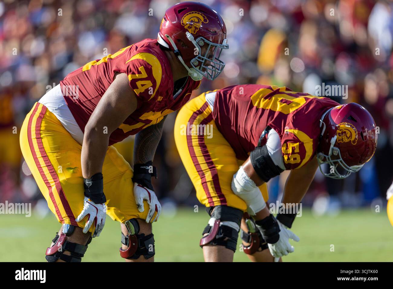 LOS ANGELES, CA - SEPTEMBER 06: USC Trojans offensive lineman Justin ...