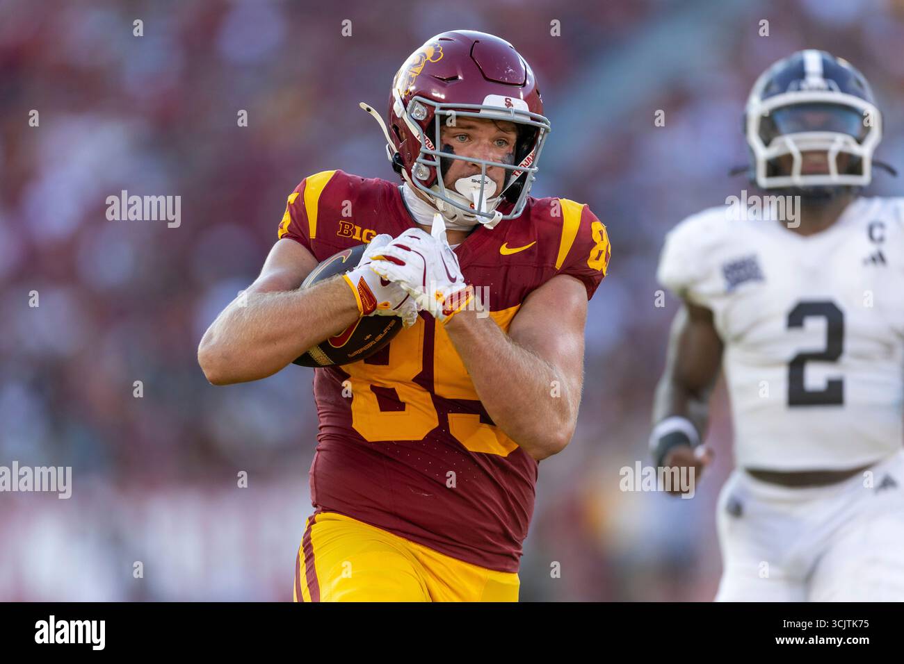 LOS ANGELES, CA - SEPTEMBER 06: USC Trojans tight end Walker Lyons (85 ...
