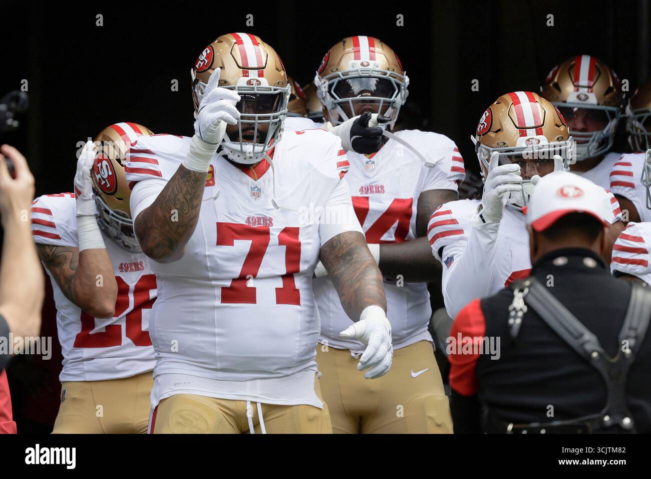 San Francisco 49ers offensive tackle Trent Williams (71) in front of ...