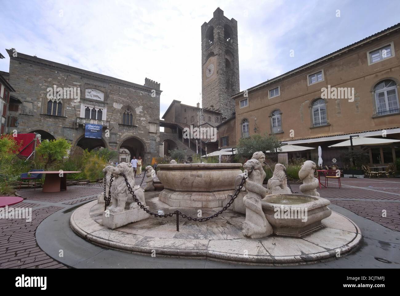 XV edition of the landscape masters in Bergamo, Piazza Vecchia filled ...