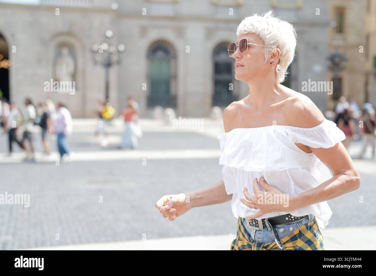 Hand down pants woman hi-res stock photography and images - Alamy