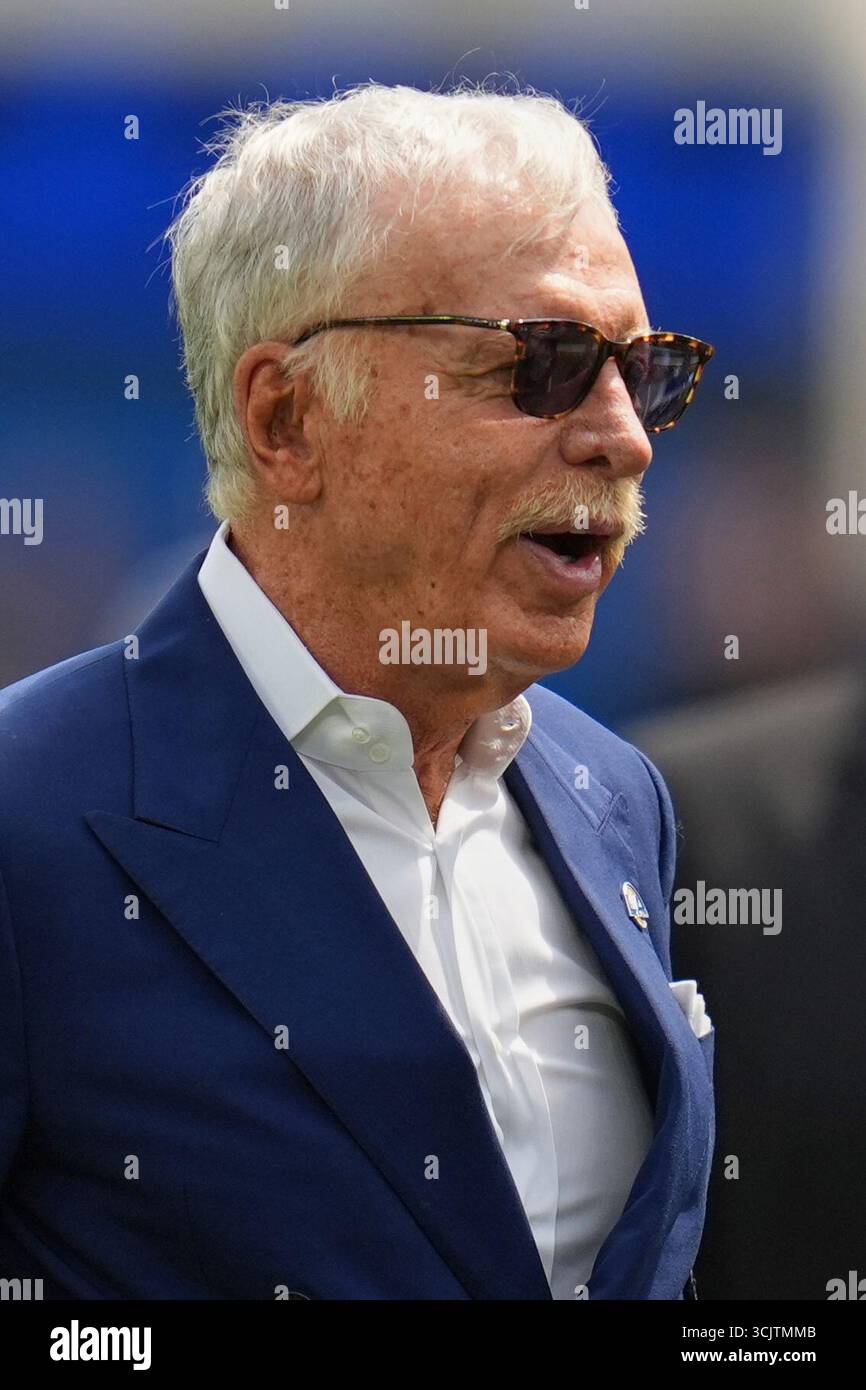 Los Angeles Rams owner Stan Kroenke before of an NFL football game ...