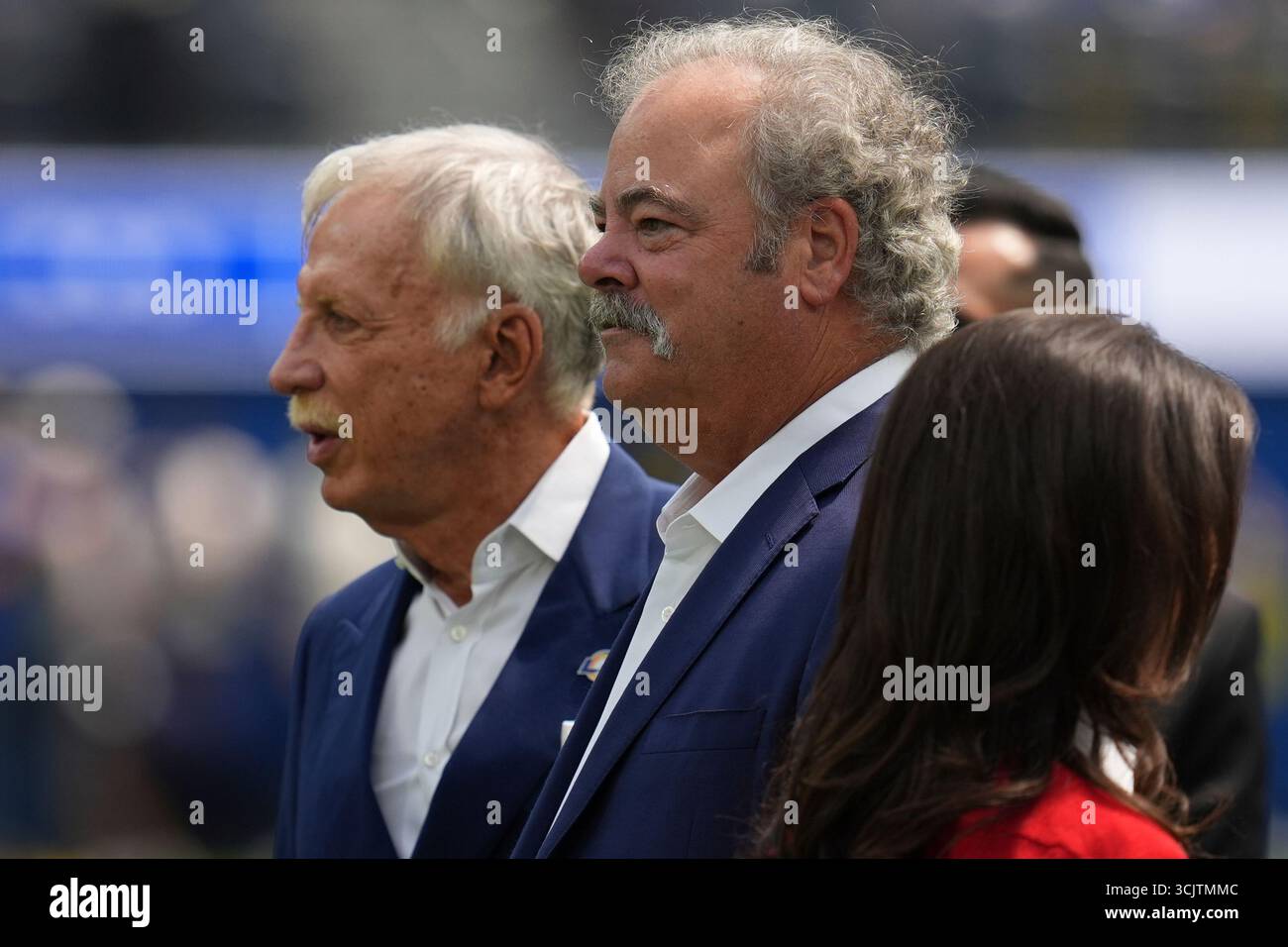 Los Angeles Rams owner Stan Kroenke, left, talks with Houston Texans ...