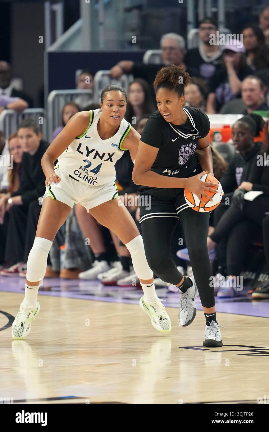 Golden State Valkyries center Iliana Rupert (12) goes to the basket ...