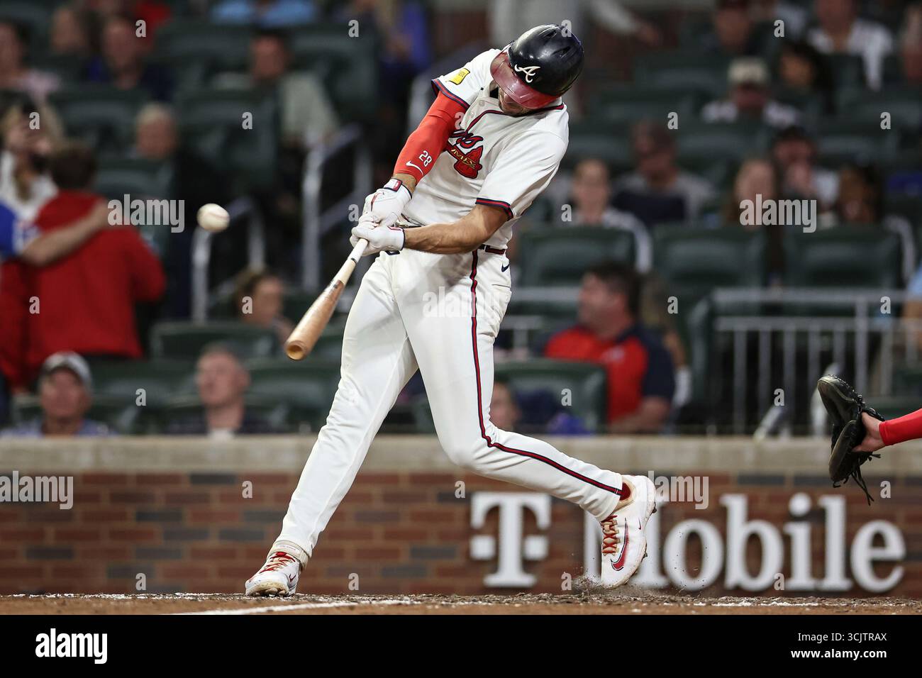 Atlanta Braves' Matt Olson hits a solo home run in the eighth inning of ...
