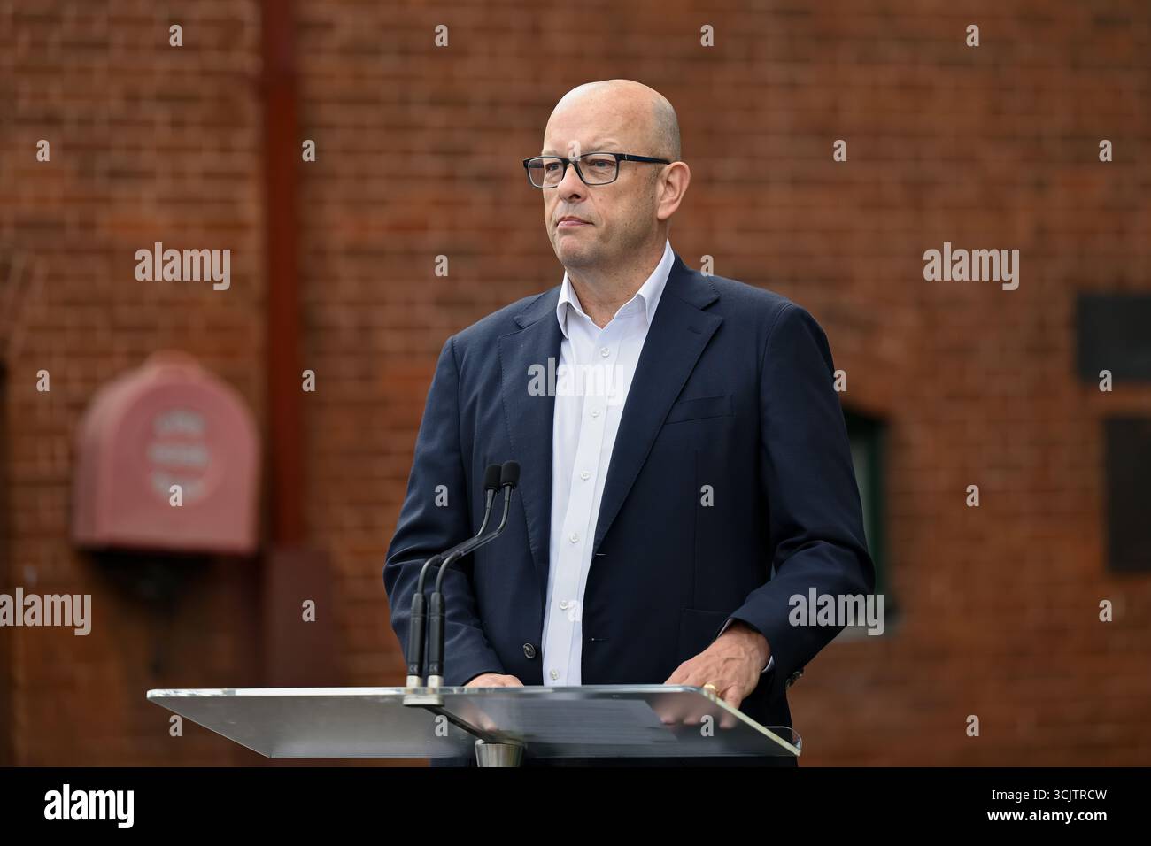 Mark Brunton, Managing Director, ASICS Oceania talks to the media ...