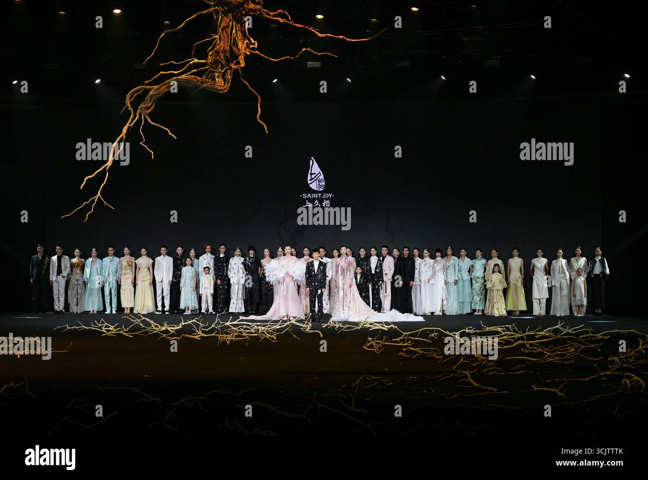 (250909) -- BEIJING, Sept. 9, 2025 (Xinhua) -- Designer Bian Huizhong ...