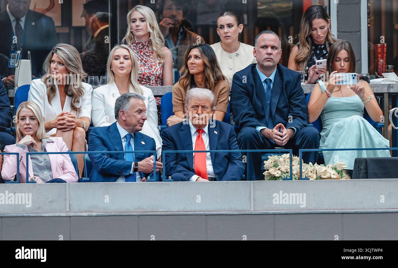 Photo by: zz/XNY/STAR MAX/IPx 2025 9/7/25 Lindsey Halligan, Karoline ...