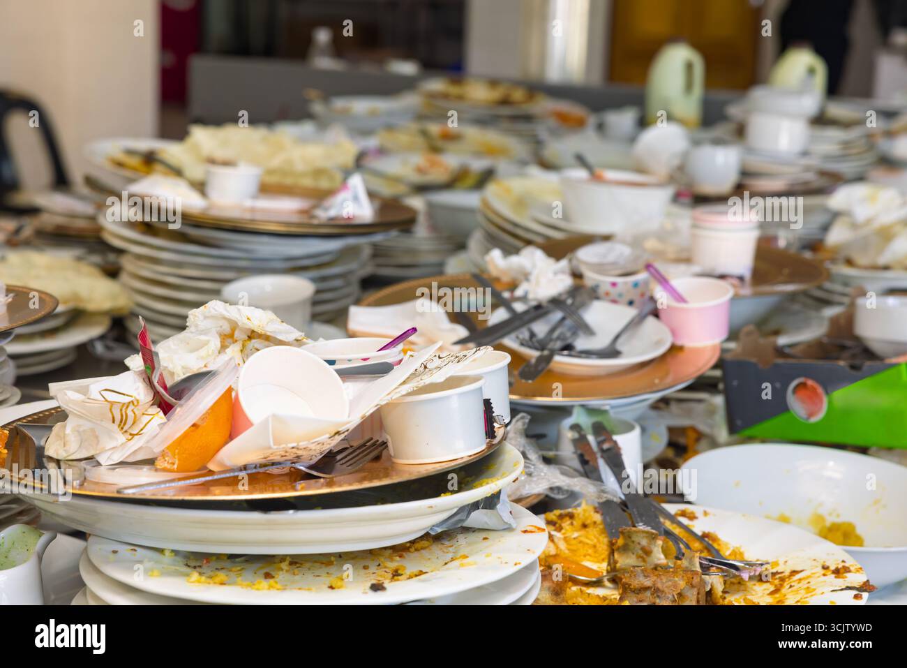 Large pile of dirty plates hi-res stock photography and images - Alamy