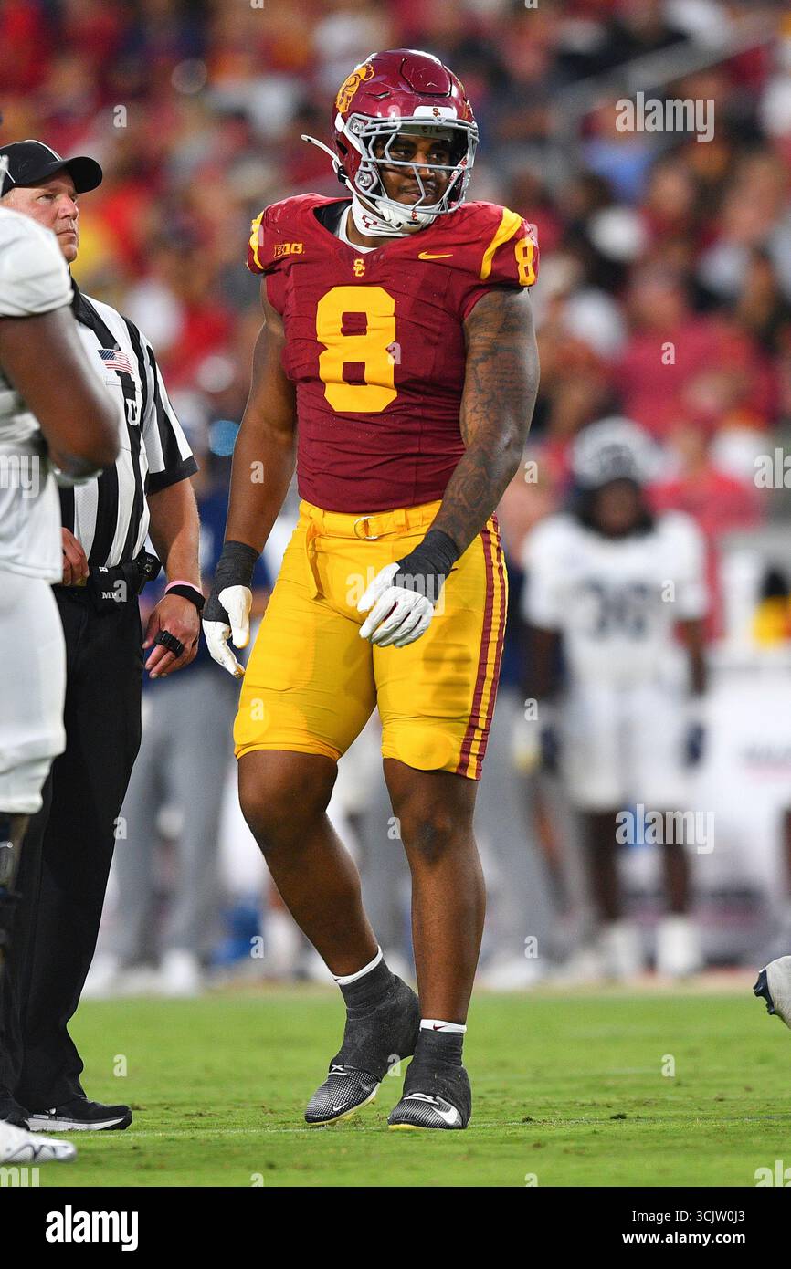 LOS ANGELES, CA - SEPTEMBER 06: USC Trojans defensive tackle Devan ...