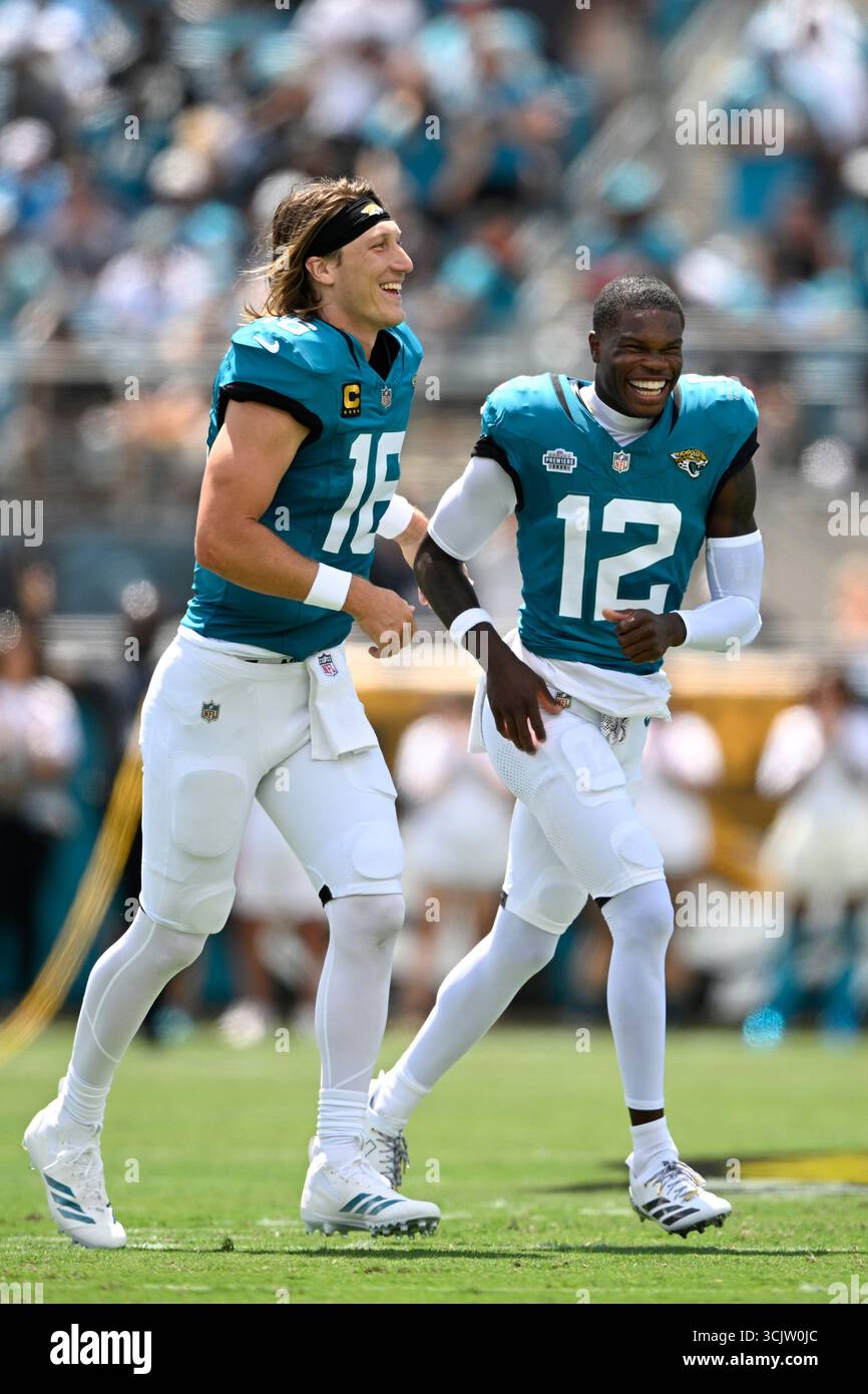 Jacksonville Jaguars wide receiver Travis Hunter (12) and quarterback ...